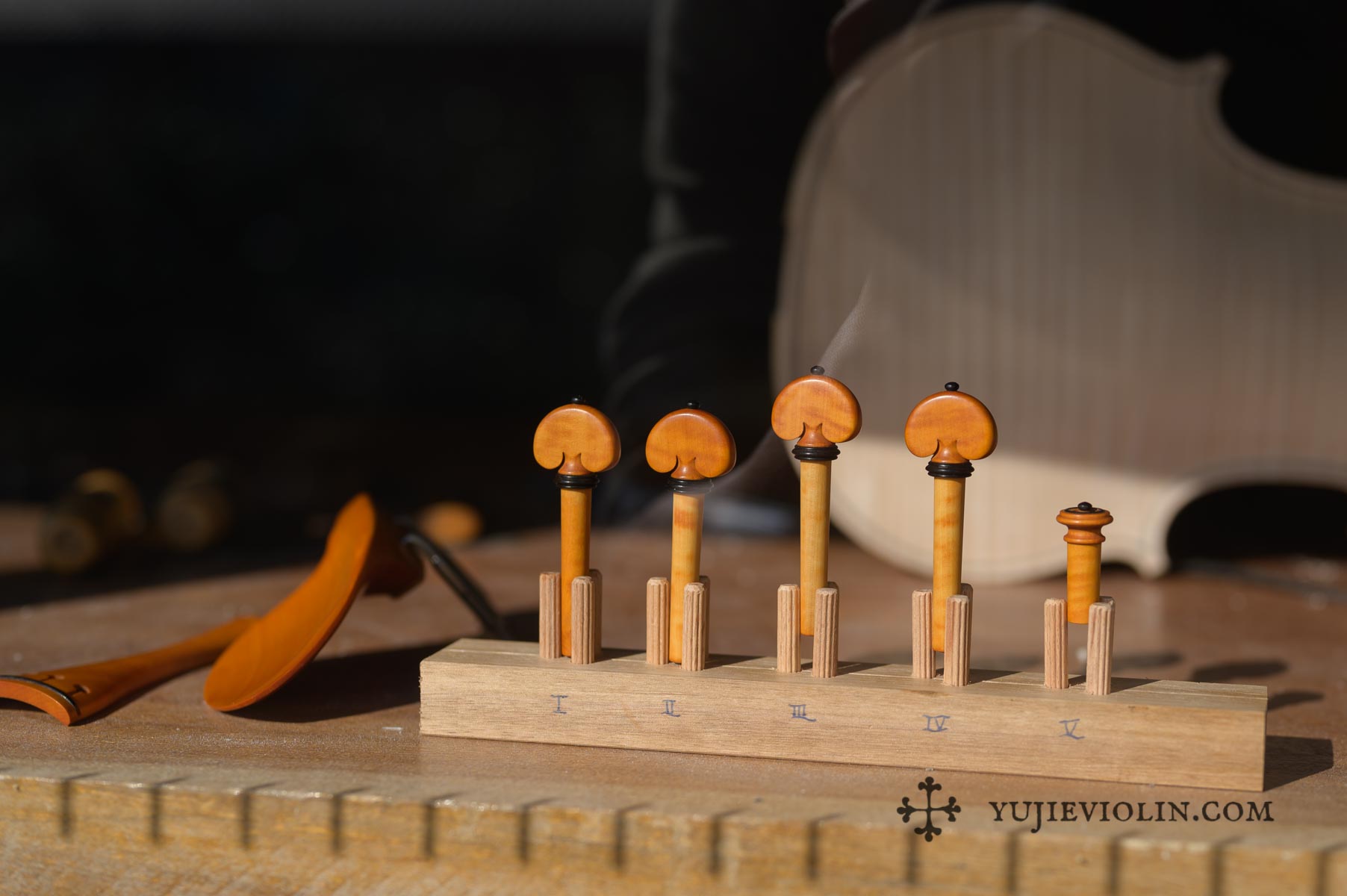 Peg Fitting – Violin maker based in Point Cook